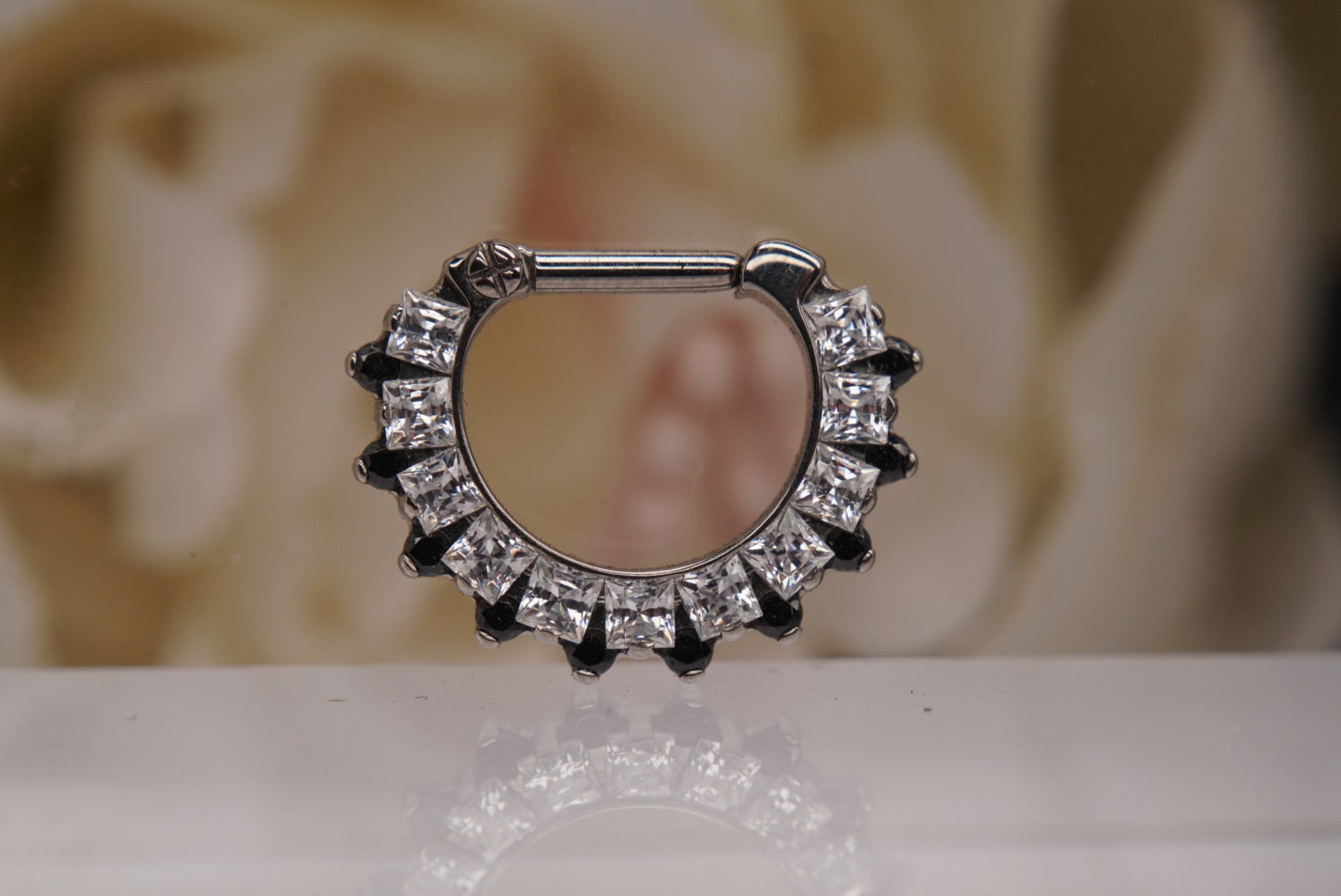 21 Gem Black & White Crystals Clicker in 16g | Nathan’s Jewelry ...